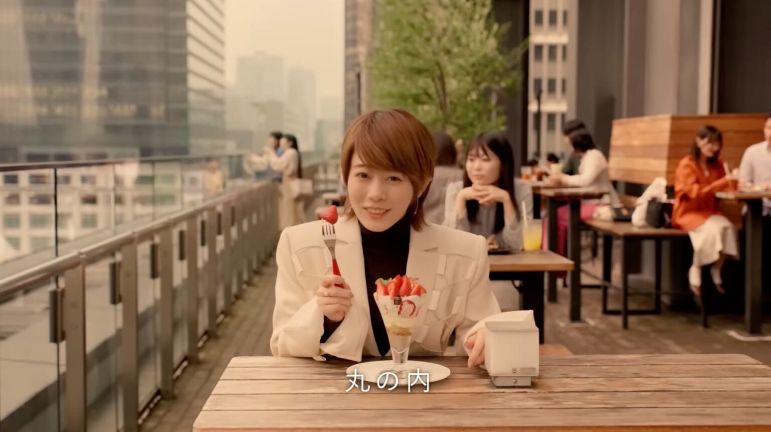 【2023年】三菱地所CMの女優は誰？「いろんな丸の内篇」出演の女性｜CMラボ