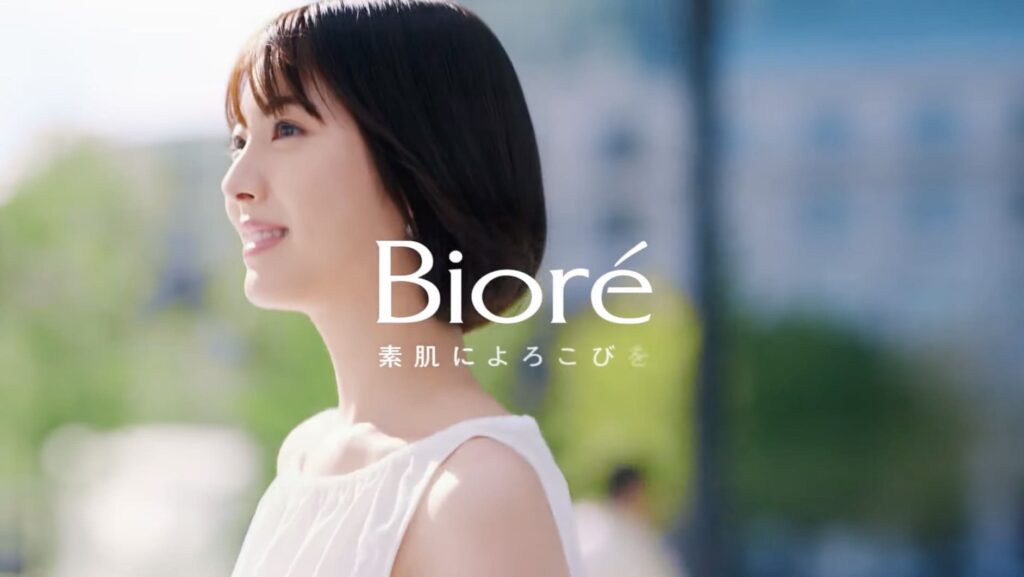 【2023年】ビオレZのCM女優は誰？「さら冷肌感ジュレ」篇 の女性｜CMラボ
