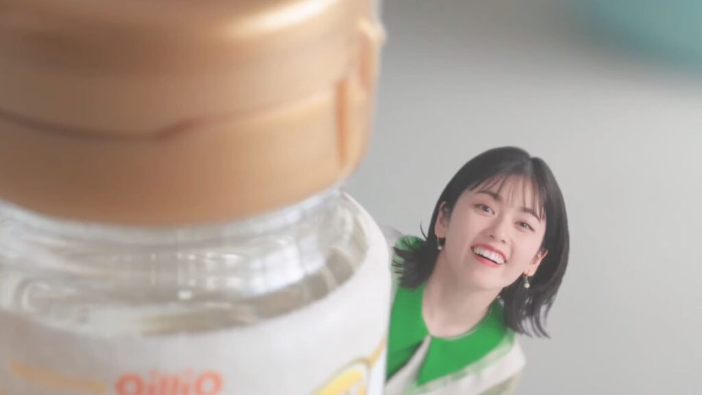 【2023年】日清MCTオイルCMの女優は誰？妖精になりオイルをおすすめする女性｜CMラボ
