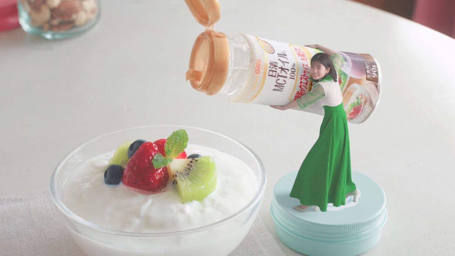 【2023年】日清MCTオイルCMの女優は誰？妖精になりオイルをおすすめする女性｜CMラボ